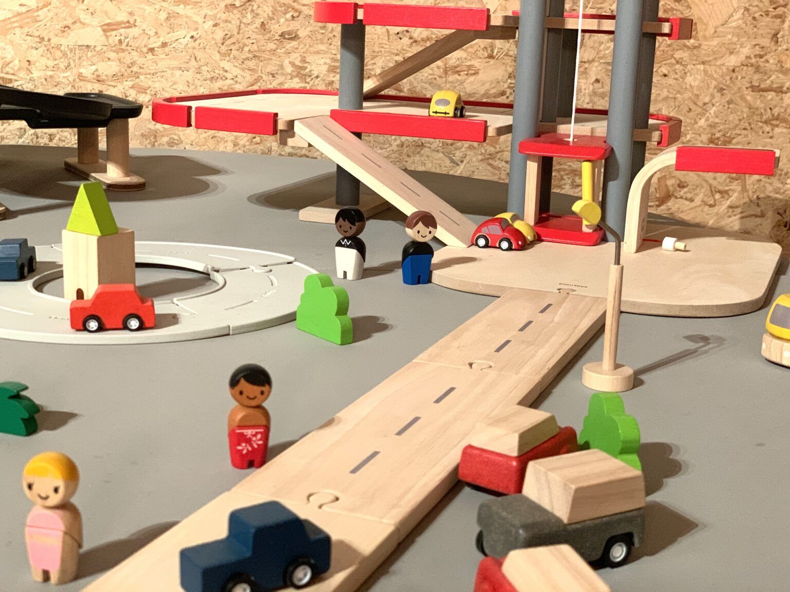 Best Toy Wooden Parking Garages and Service Stations